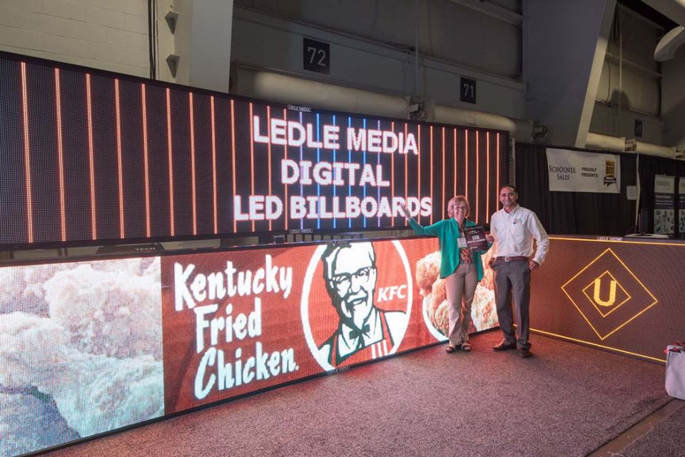 LED Window Scrolling Signs – LEDLE Media