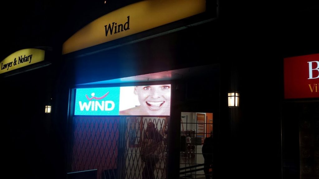 LED Window Scrolling Signs – LEDLE Media