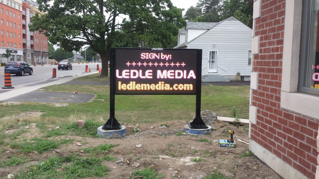 LED Pylon / Post Signs – LEDLE Media